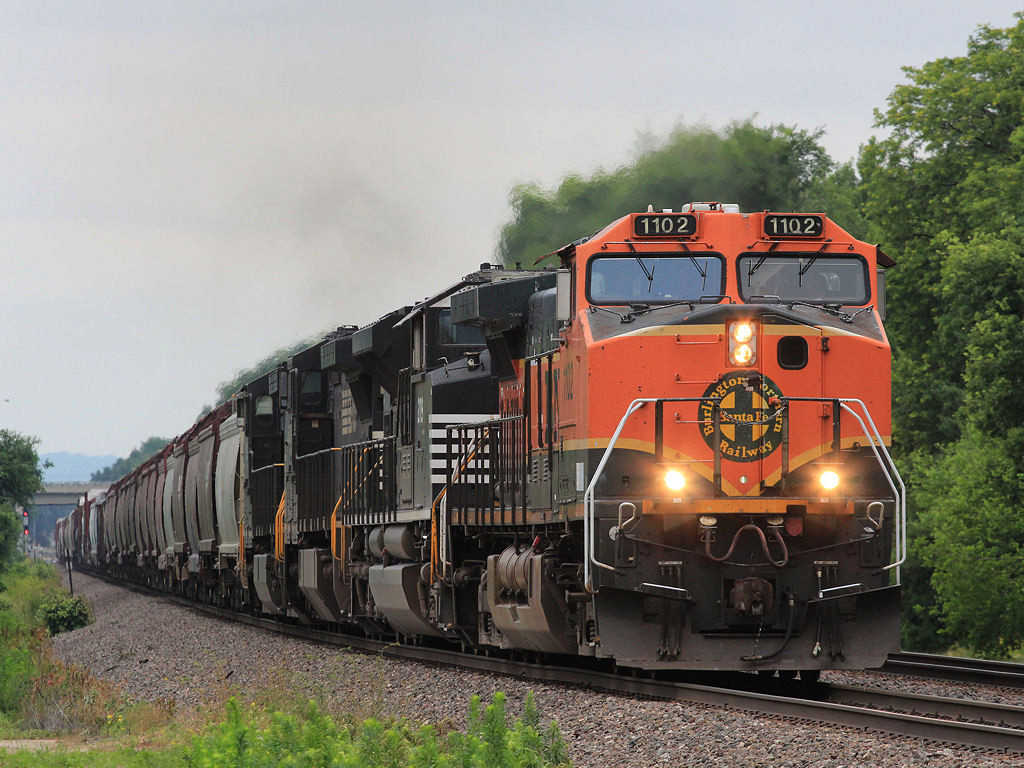 BNSF 1102